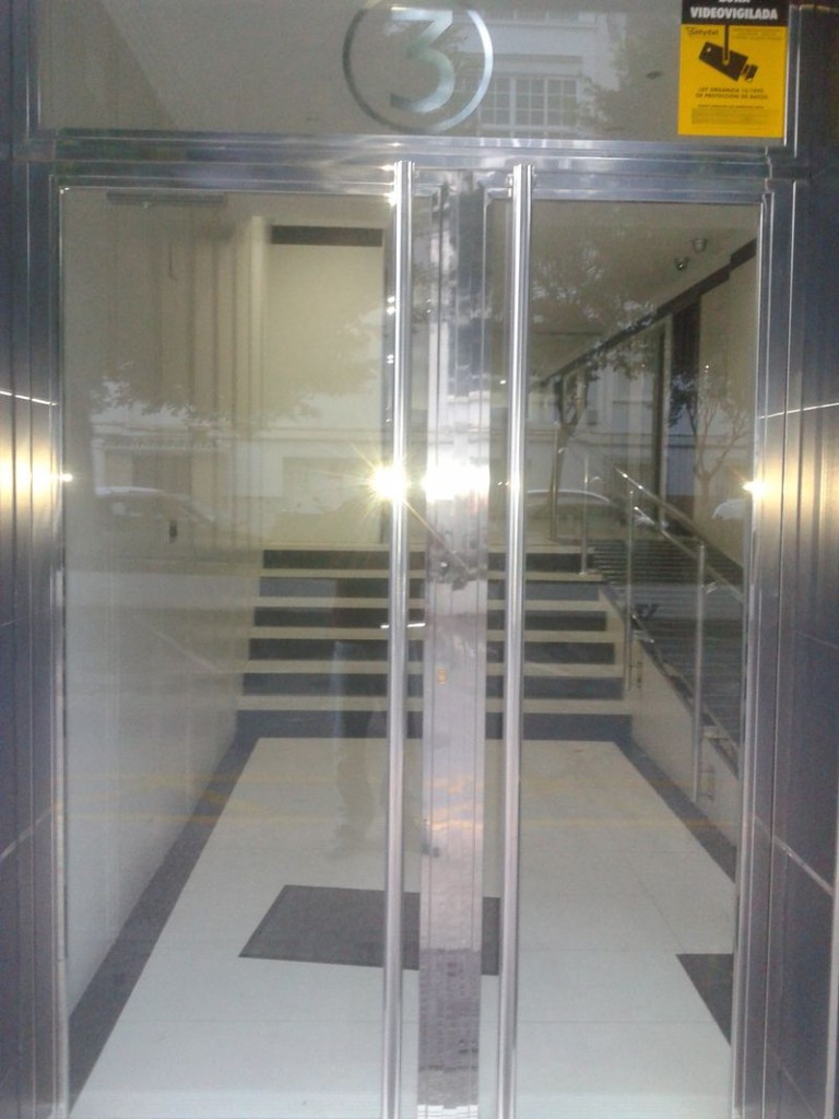 Reforma de puerta y entrada de edificio – Presupuesto obras Málaga